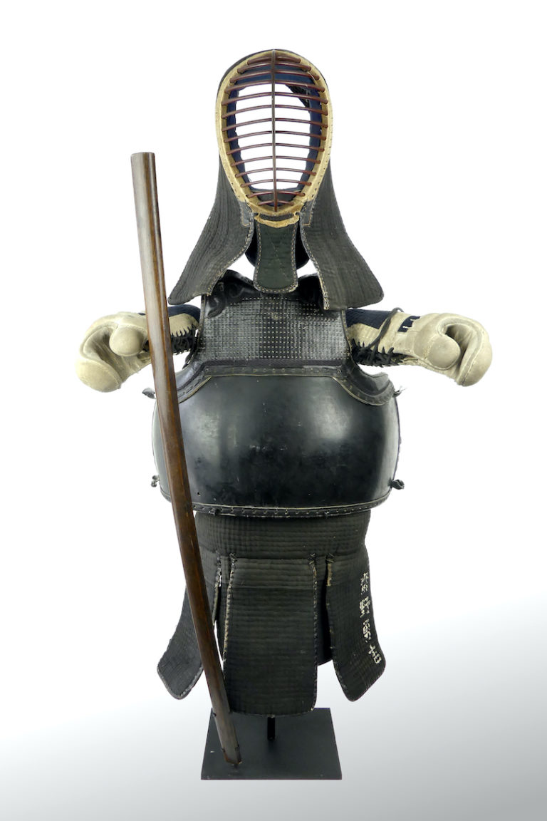 Bōgu ancien de kendo complet sur socle - Mi-XXe - Japon - OVIRY