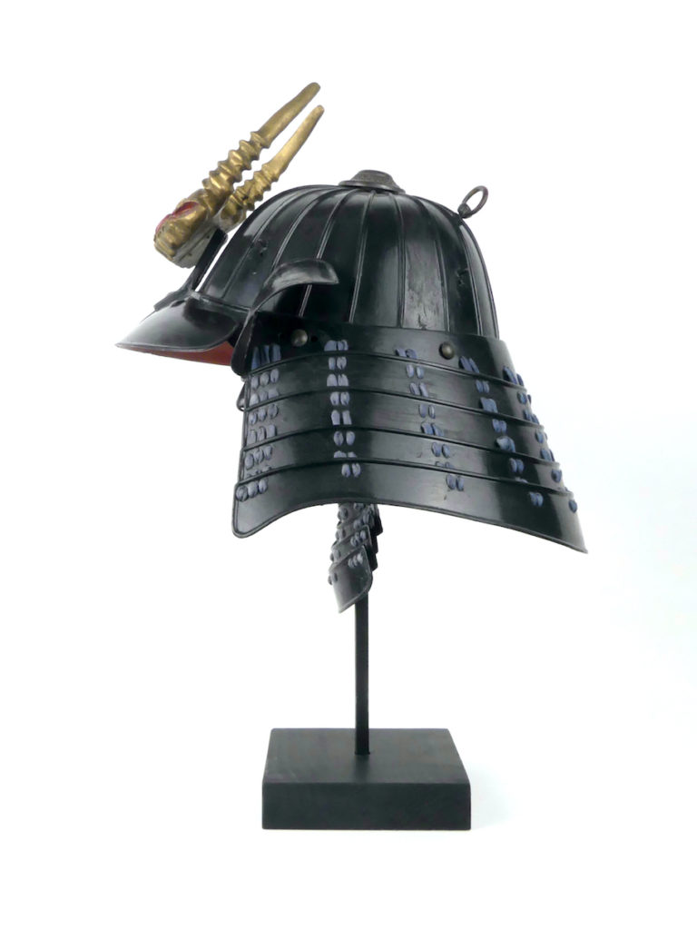 Kabuto Dragon et Menpō sur pied Fin période Edo Japon Boutique OVIRY