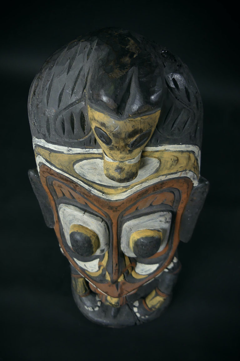 Grande sculpture totémique papoue polychrome - PNG - OVIRY
