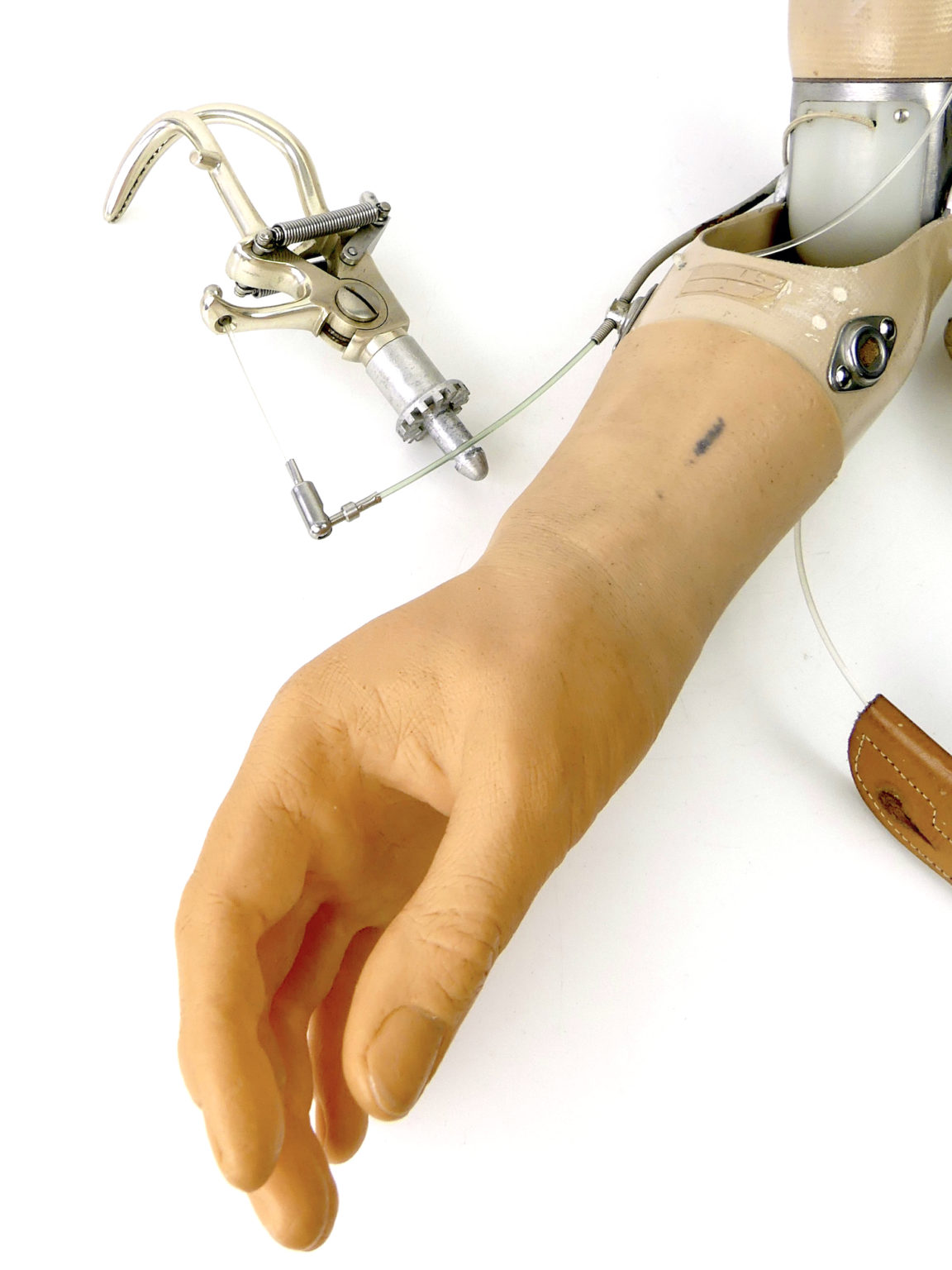 Prothèse de bras vintage articulée et pince mécanique sur socle - OVIRY