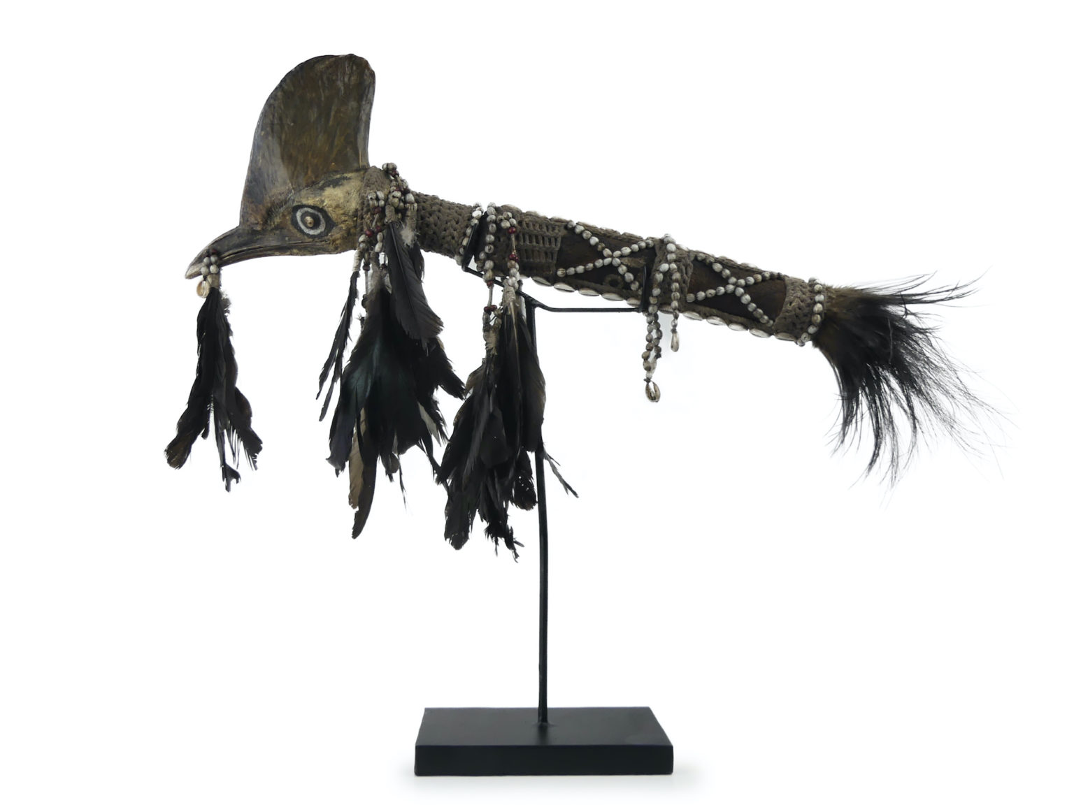 Grand Pi Pisuwe poignard Asmat en os et tête de casoar sur socle OVIRY