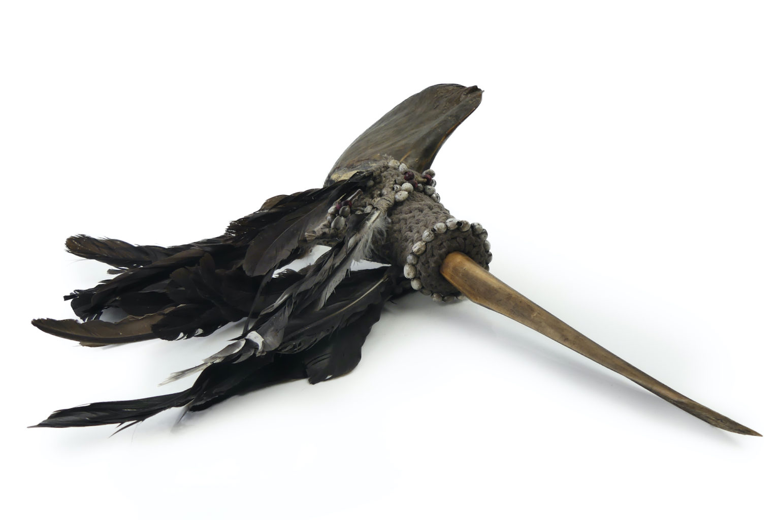 Grand Pi Pisuwe poignard Asmat en os et tête de casoar sur socle OVIRY