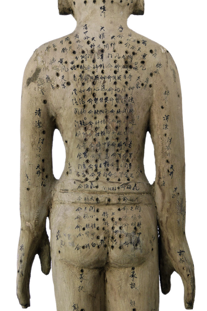 Grande statue acupuncture homme ancienne en bois Chine OVIRY