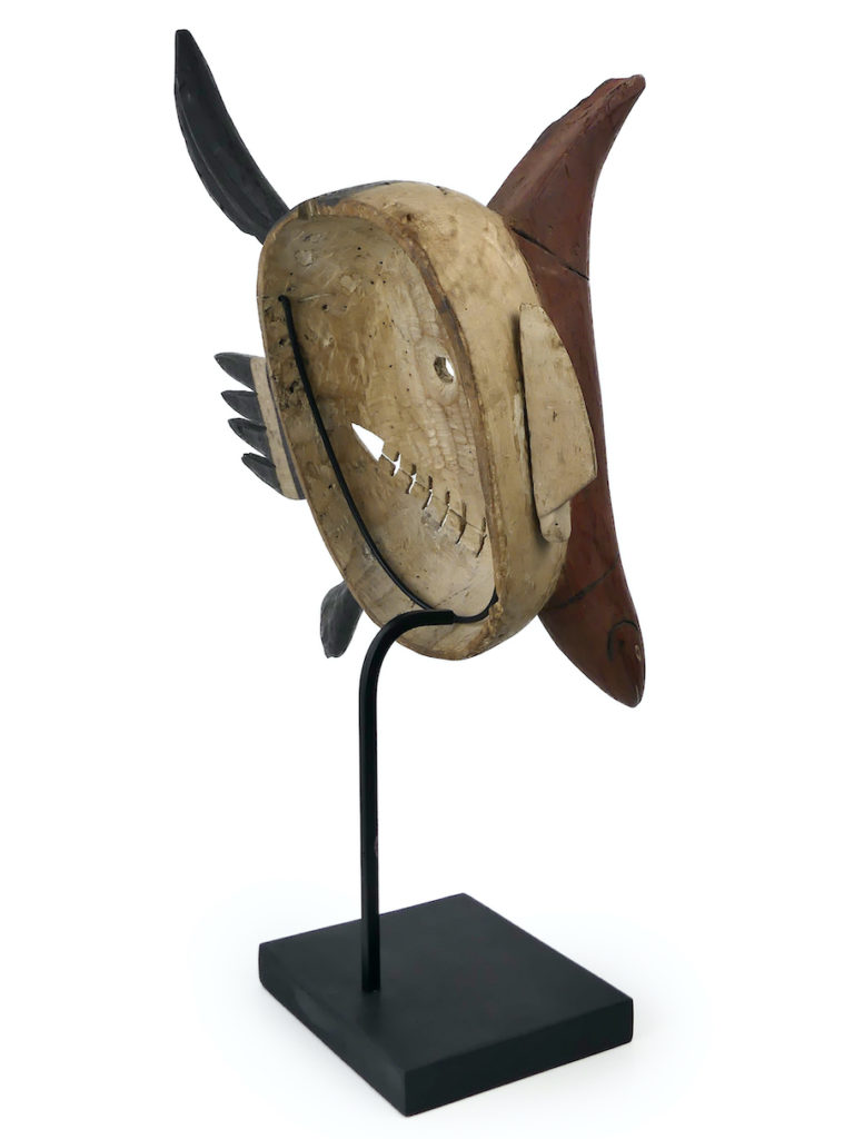 Masque du poisson Yupik sur pied - Yukon - Inuit - Alaska- OVIRY