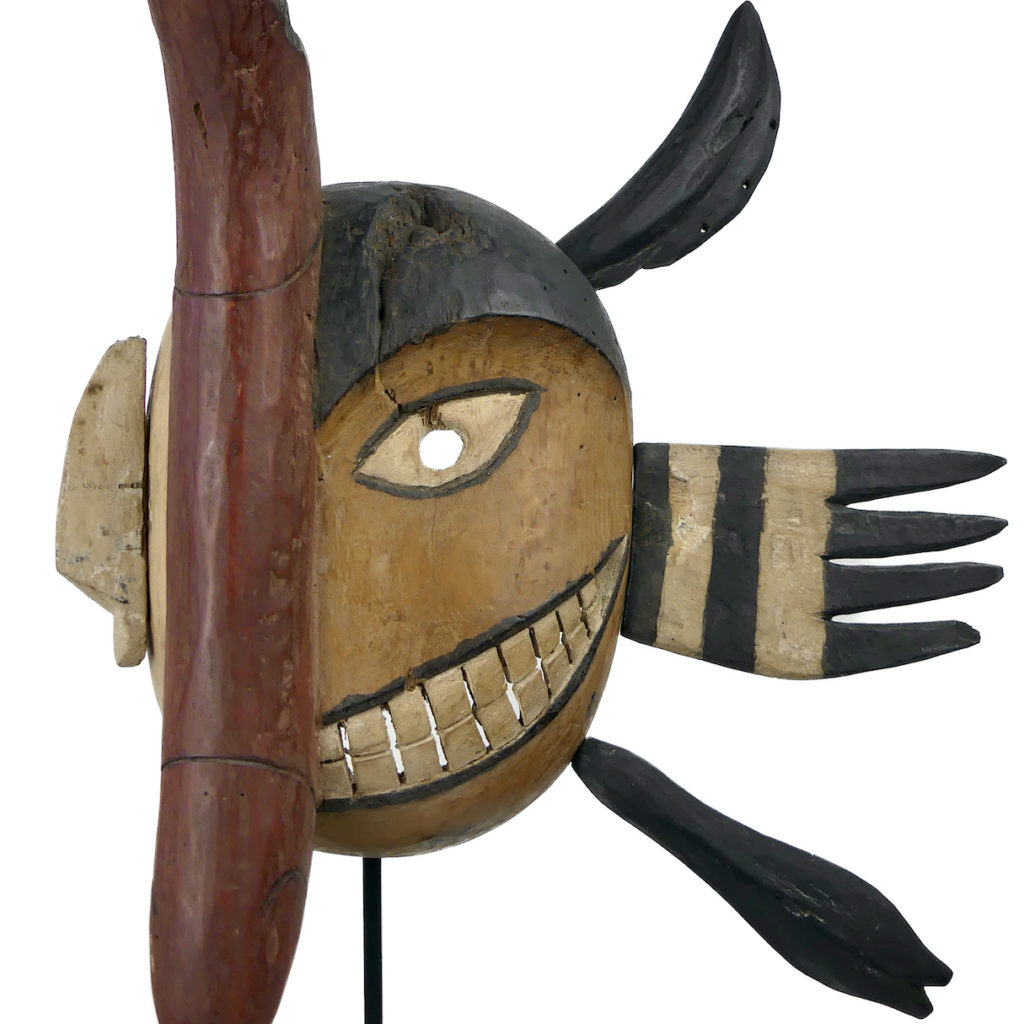 Masque du poisson Yupik sur pied - Yukon - Inuit - Alaska- OVIRY