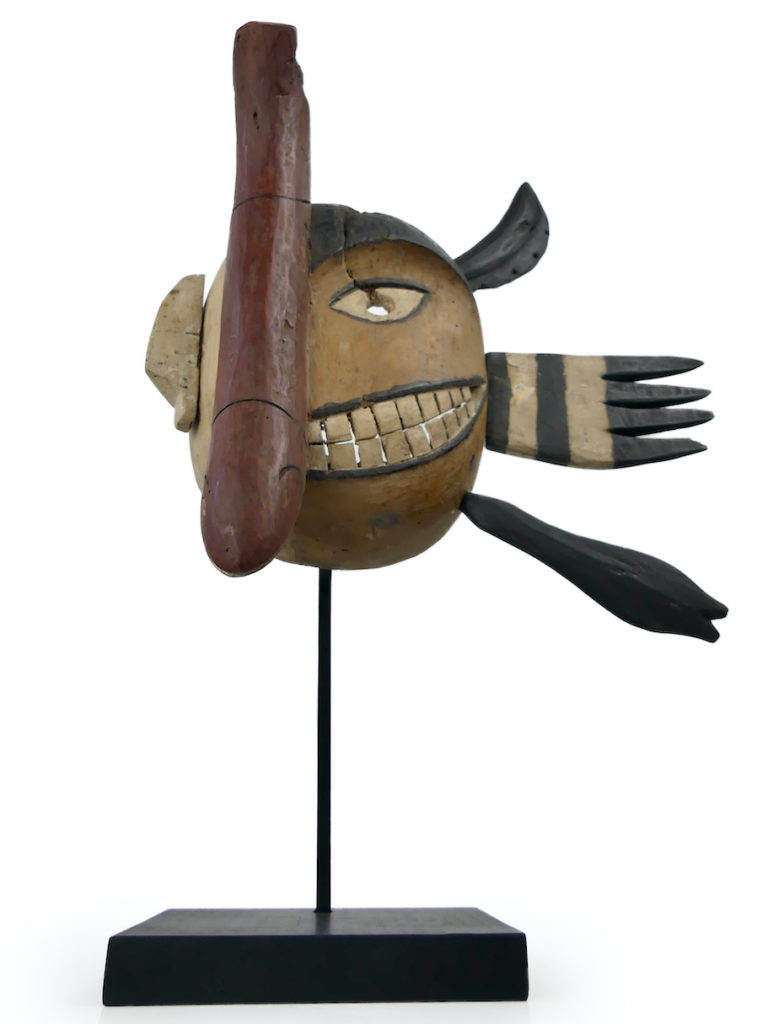 Masque du poisson Yupik sur pied - Yukon - Inuit - Alaska- OVIRY