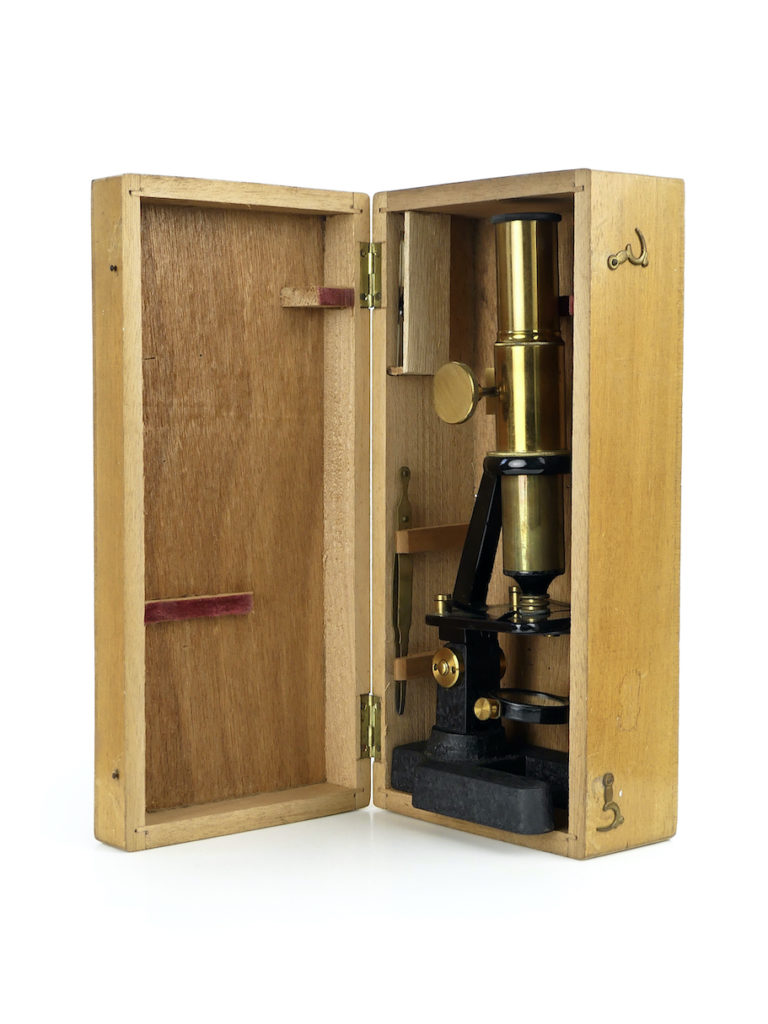 Microscope ancien en laiton et fonte dans coffret en bois - OVIRY