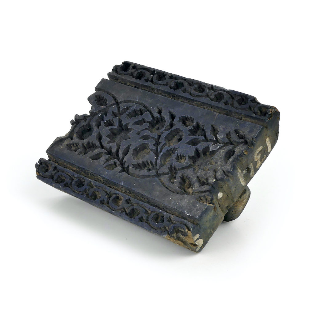 Tampon block print ancien en bois sculpté de motifs floraux OVIRY
