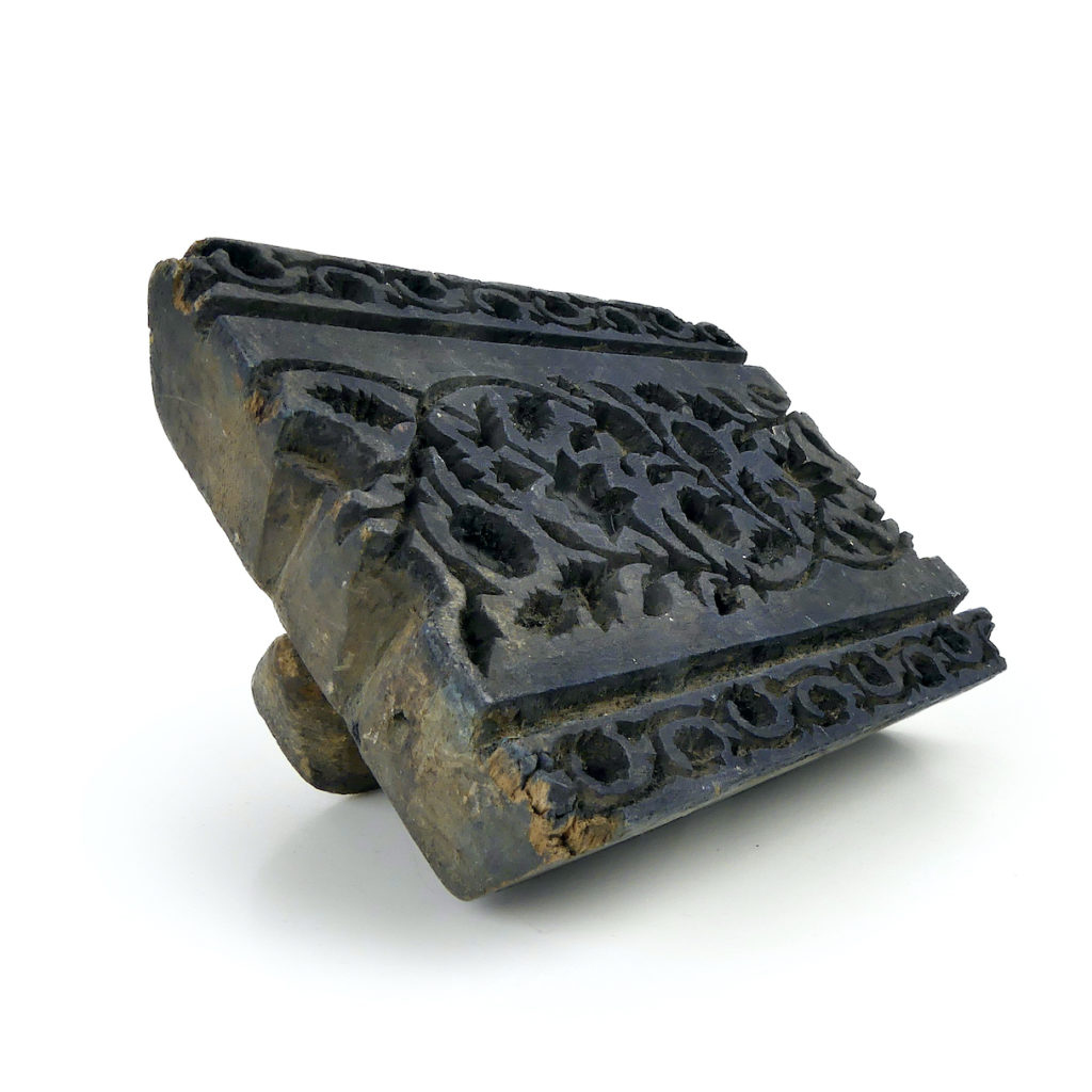 Tampon block print ancien en bois sculpté de motifs floraux OVIRY