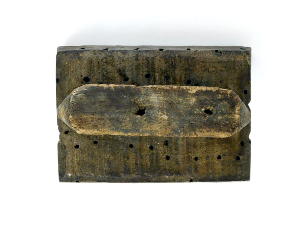 Tampon block print ancien en bois sculpté de motifs floraux OVIRY