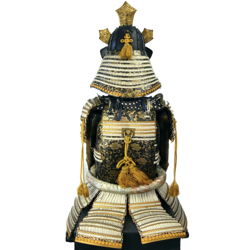 Yoroi noir et or armure de samouraï au kamon Takanoha - OVIRY