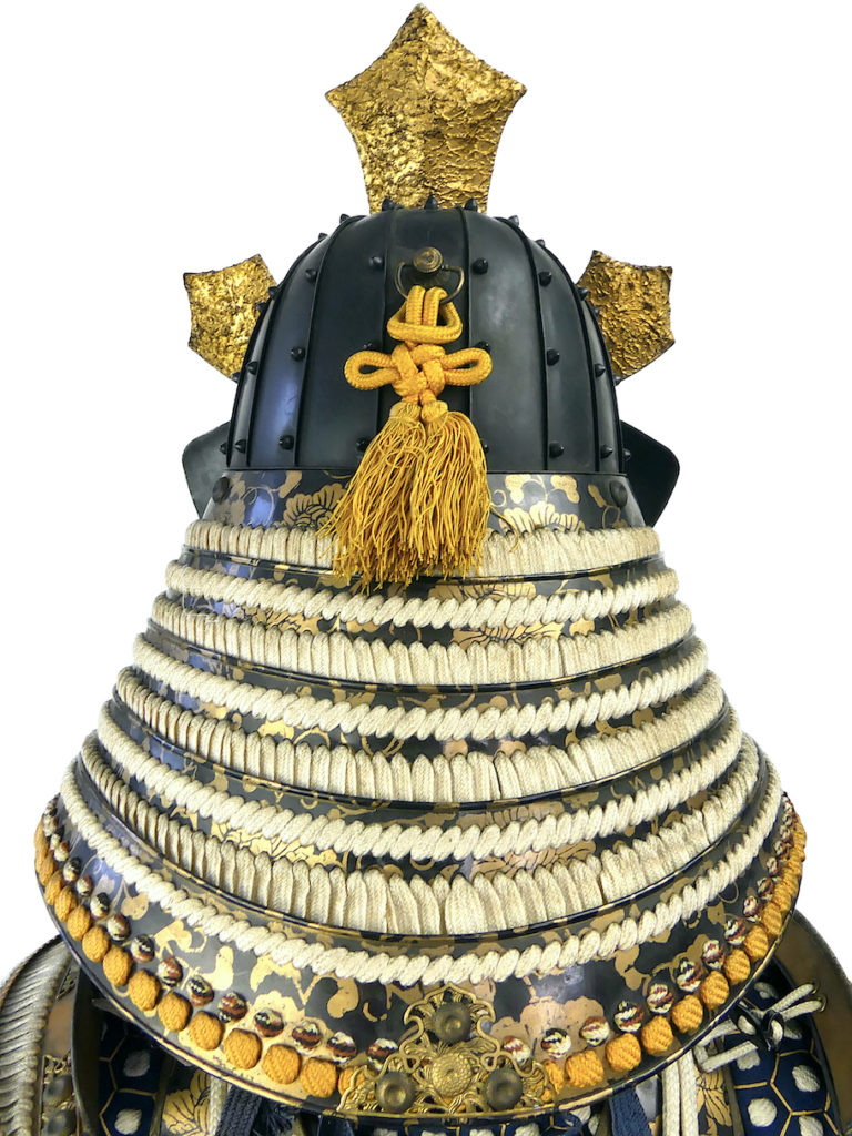 Yoroi noir et or armure de samouraï au kamon Takanoha - OVIRY
