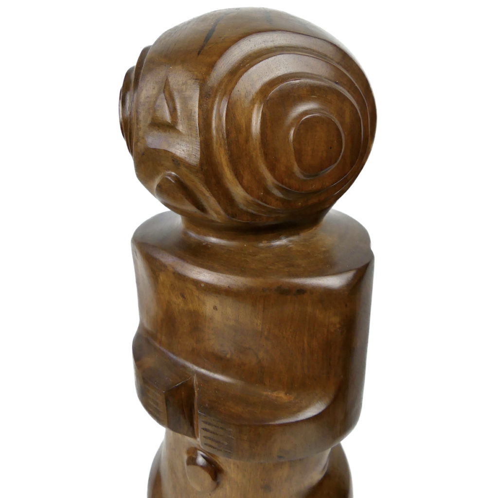 Grand Tiki marquisien massif et singulier en bois de rose d’Océanie