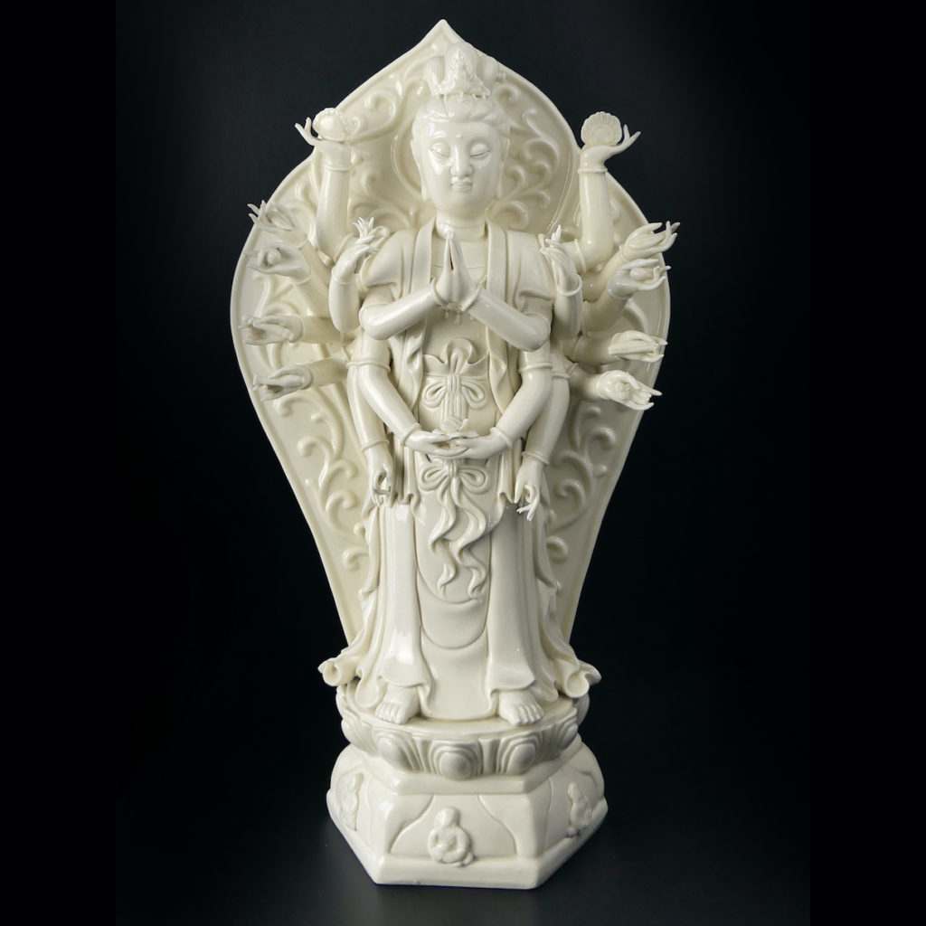 Grande statue Guanyin en porcelaine Blanc de Chine - OVIRY