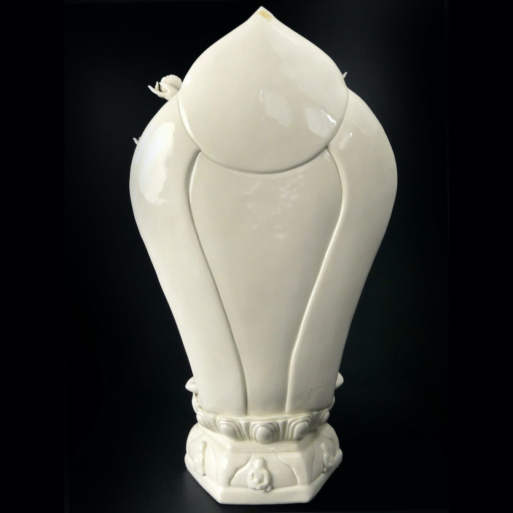 Grande statue Guanyin en porcelaine Blanc de Chine - OVIRY