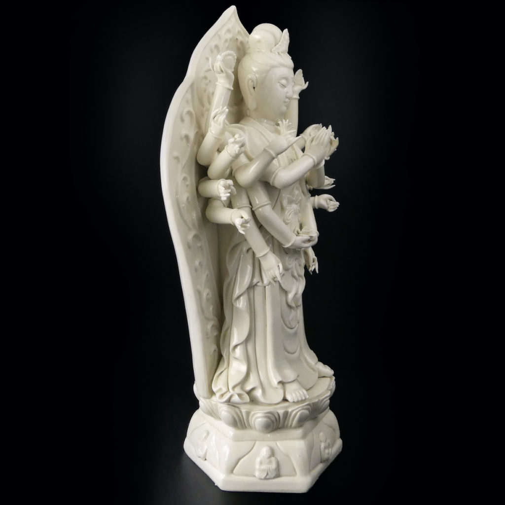 Grande statue Guanyin en porcelaine Blanc de Chine - OVIRY