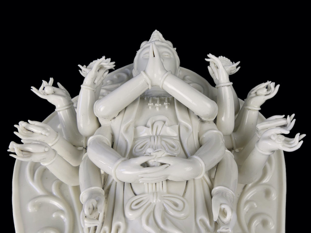Grande statue Guanyin en porcelaine Blanc de Chine - OVIRY