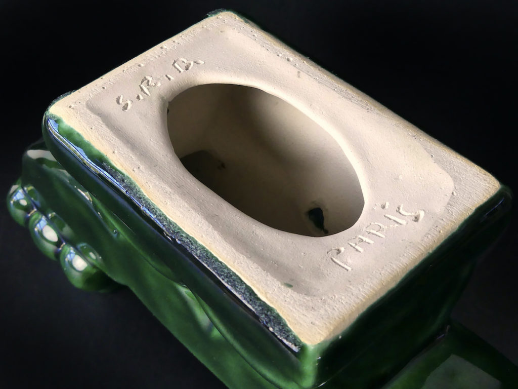 Chandelier en faïence émaillée verte signé S R Bonome Paris 1940