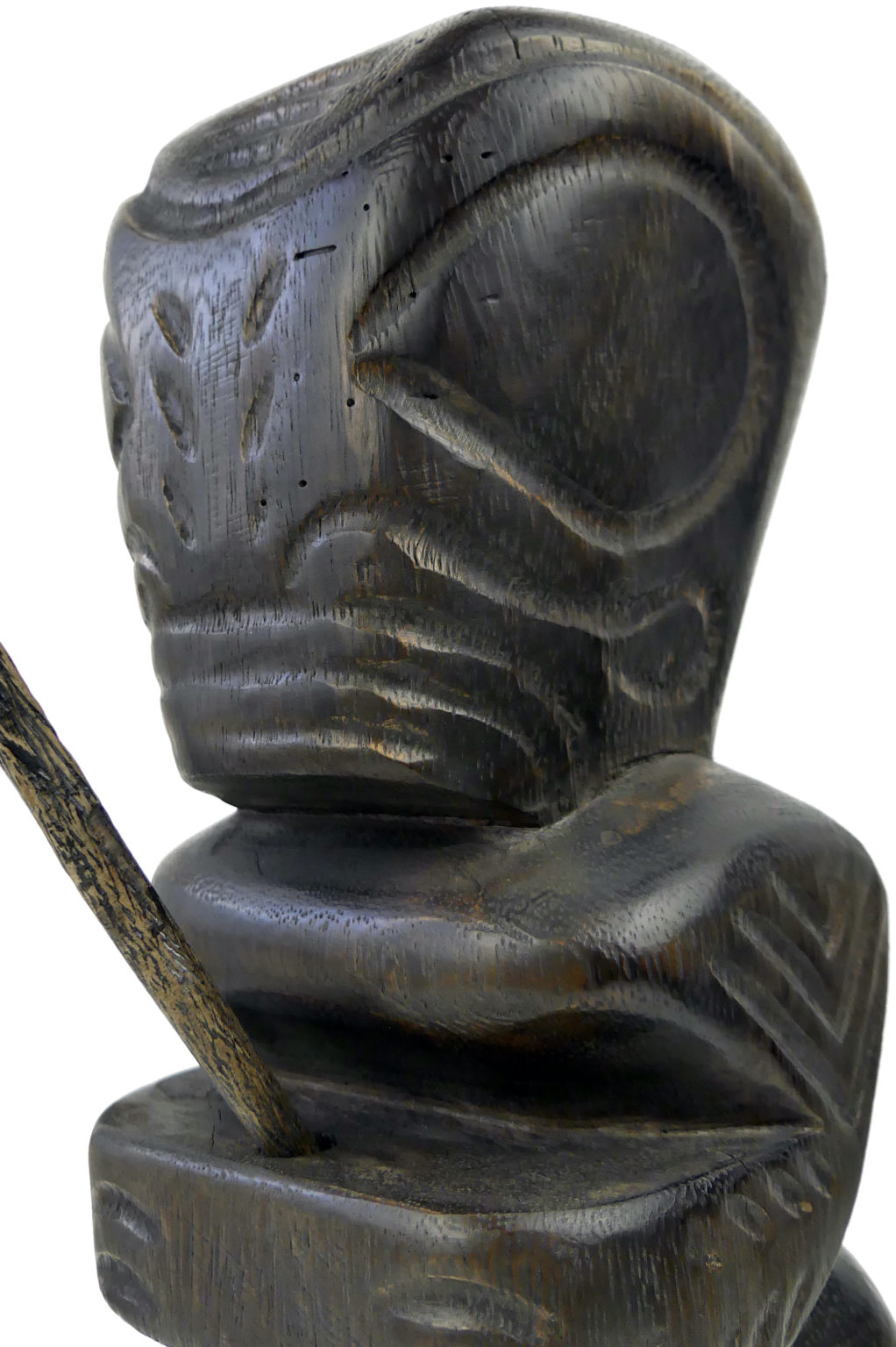 Tiki maohi à la lance en bois sombre massif - Polynésie - OVIRY